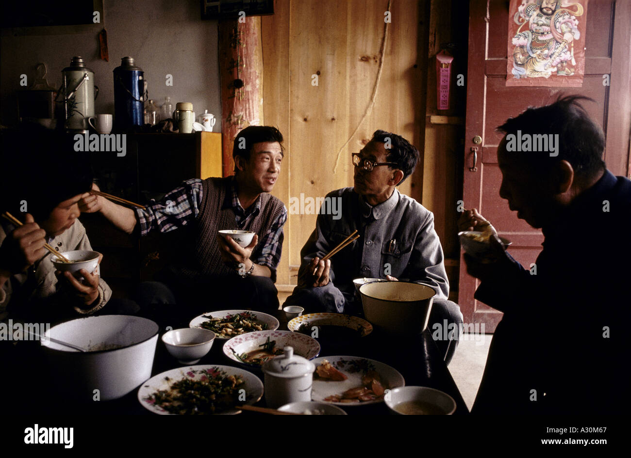 chinese men eating Stock Photo - Alamy
