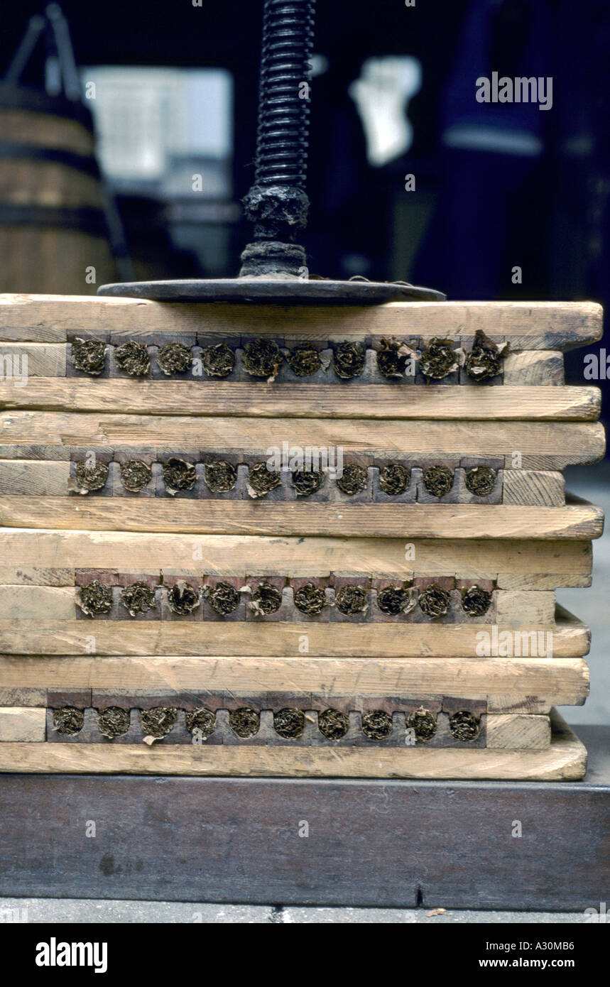 Tobacco press hi-res stock photography and images - Alamy