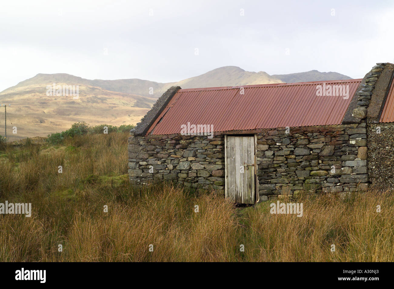 Mountainside shack hi-res stock photography and images - Alamy
