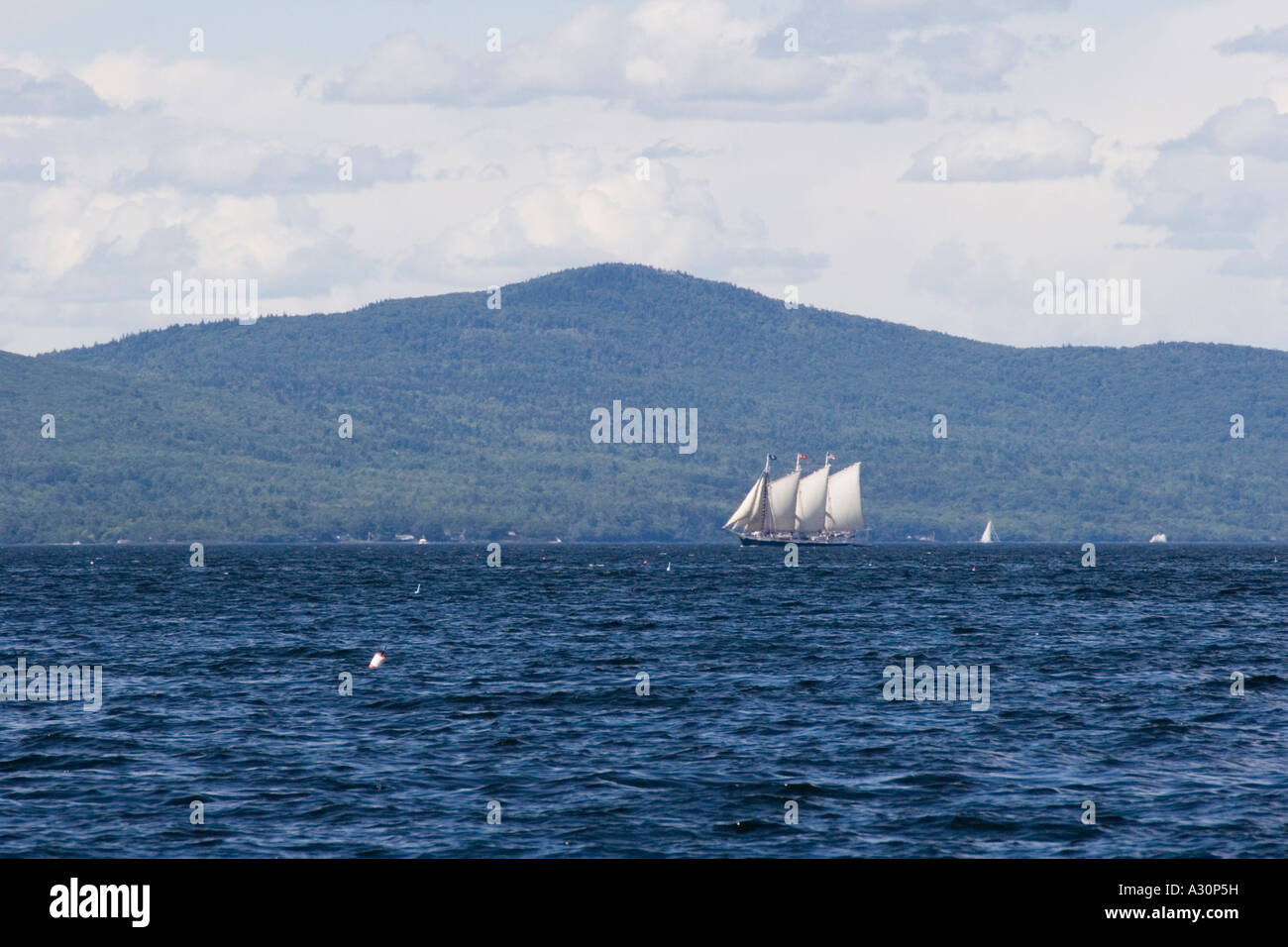 Schoonner VICTORY CHIMES Stock Photo - Alamy