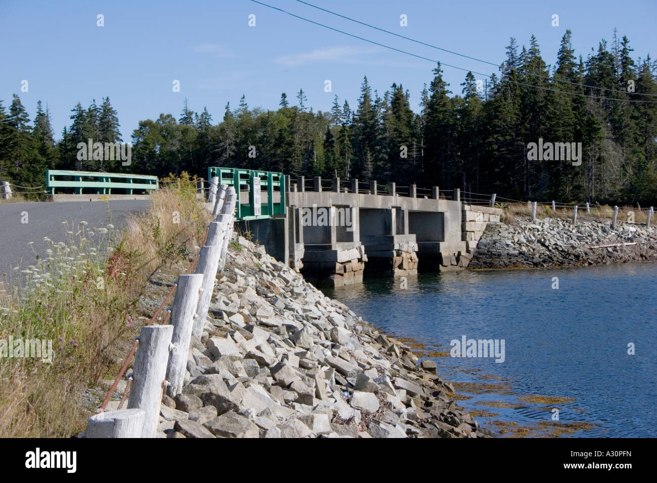 Rock on the bridge hi-res stock photography and images - Alamy