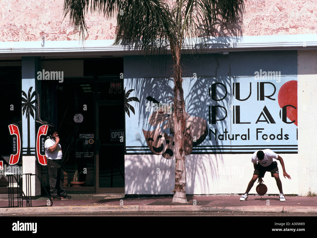 washington avenue miami florida Stock Photo - Alamy