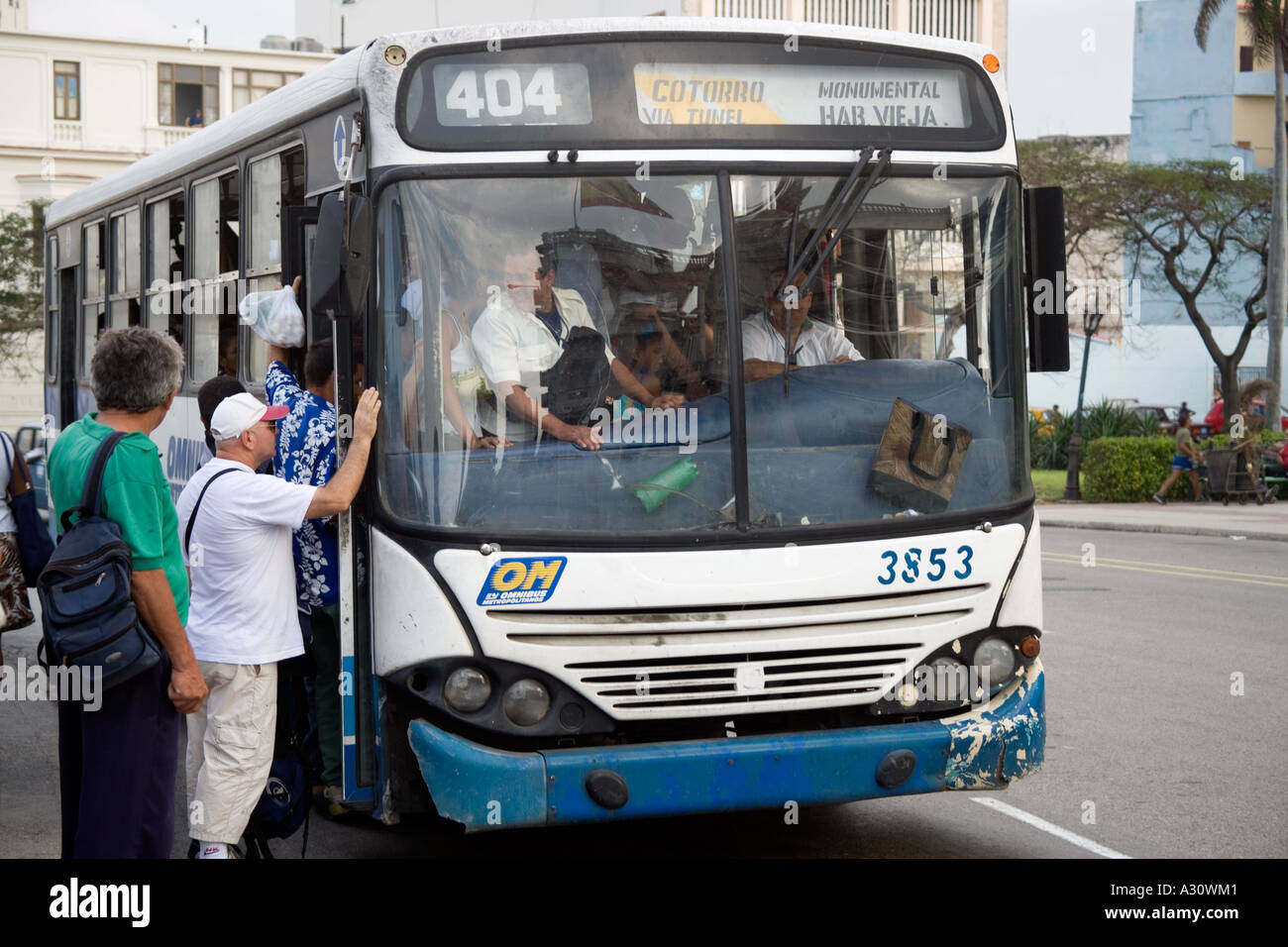 Cuban commuter bus hi-res stock photography and images - Alamy