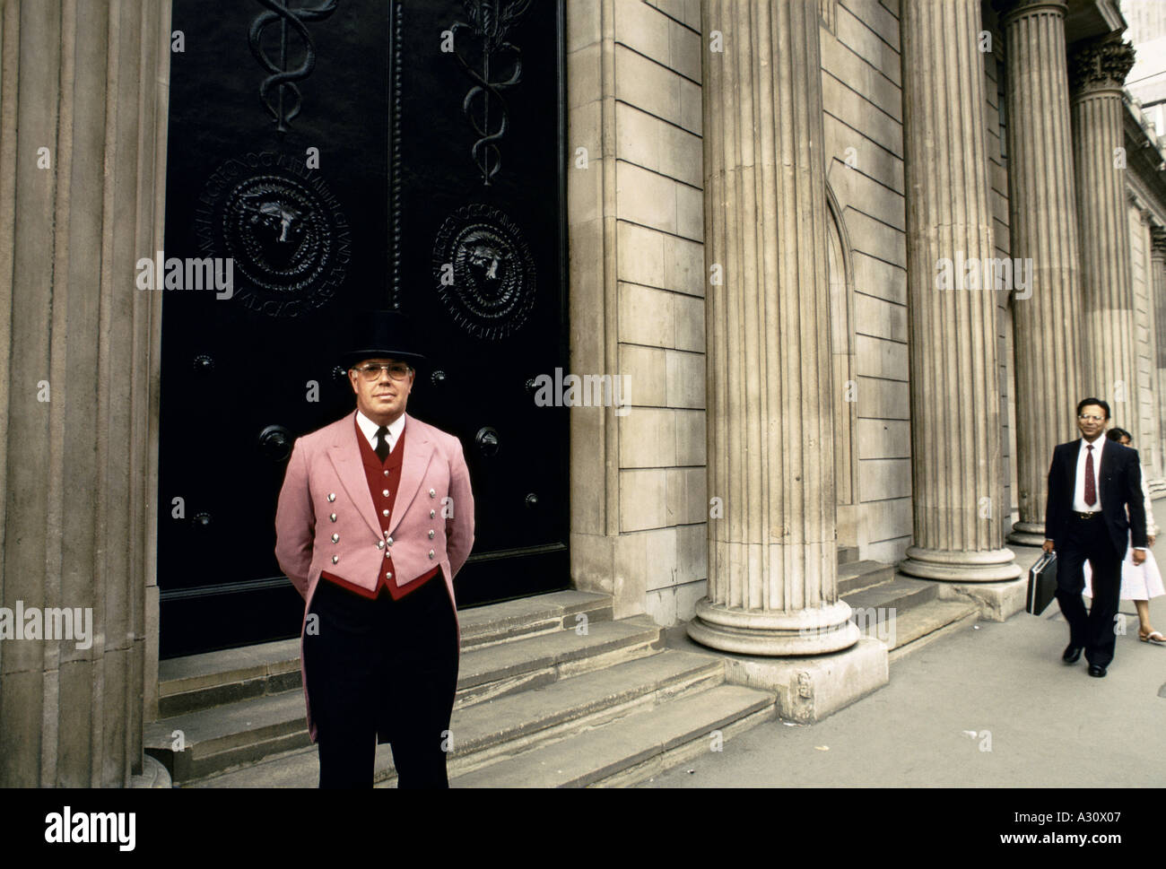 guard in uniform outside bank of england city of london Stock Photo - Alamy