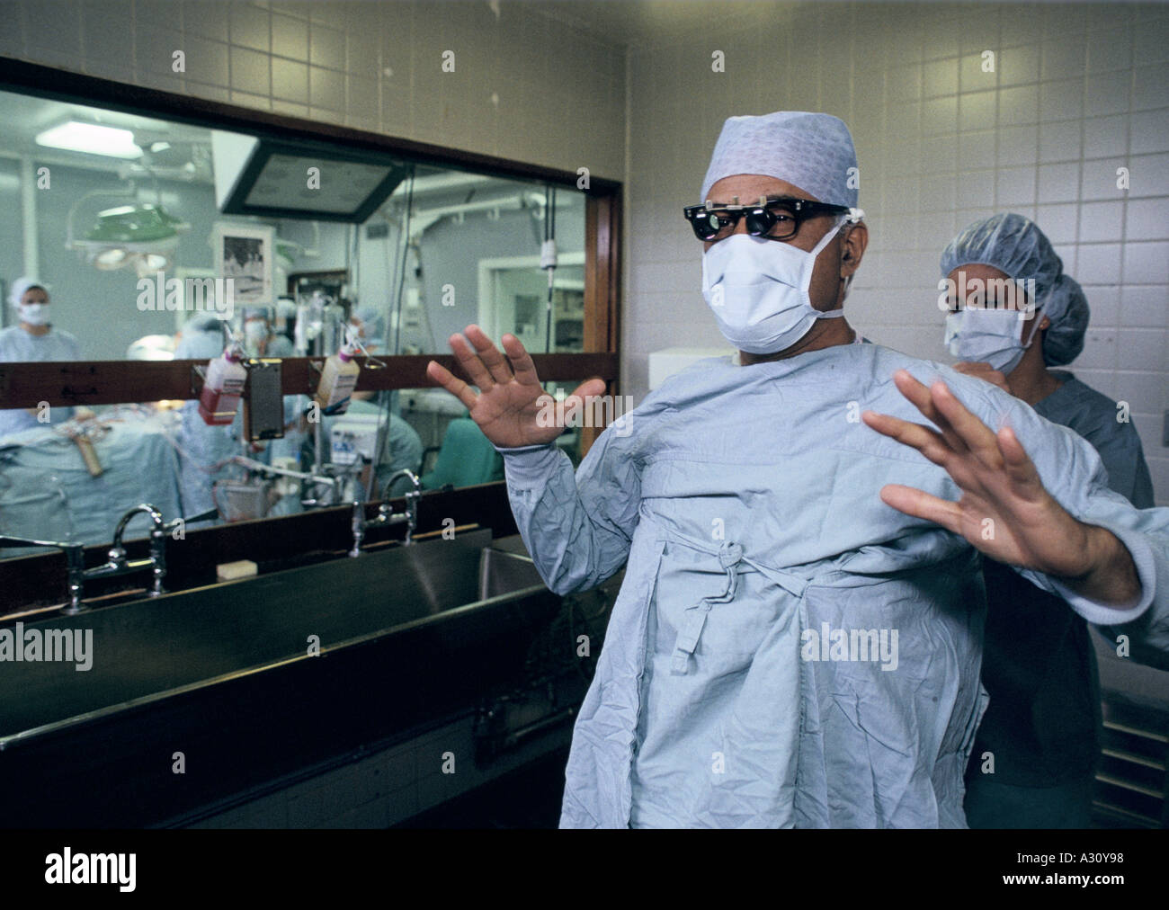 magdi yacoub heart surgeon at harefield hospital Stock Photo - Alamy