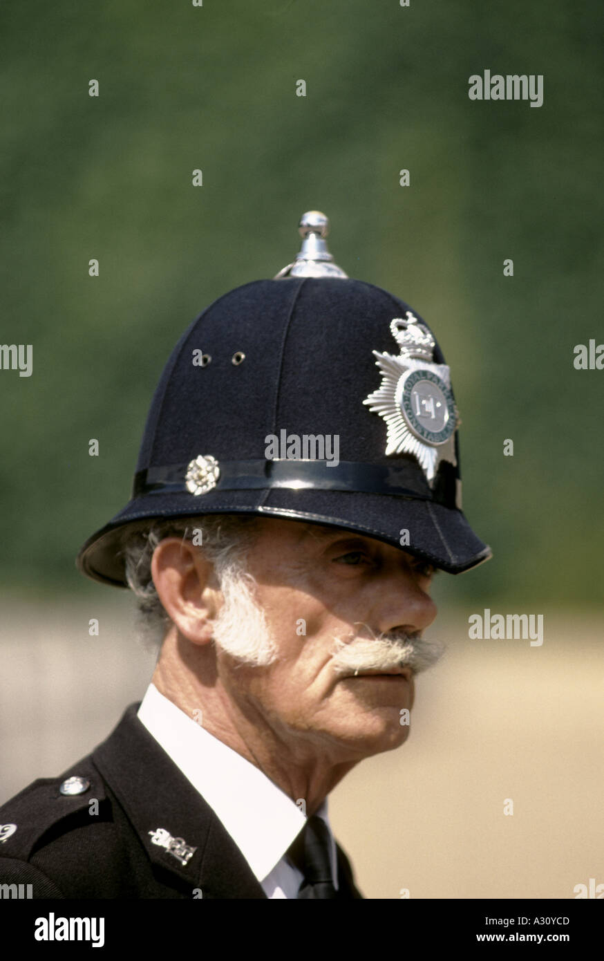 London policeman hi-res stock photography and images - Alamy