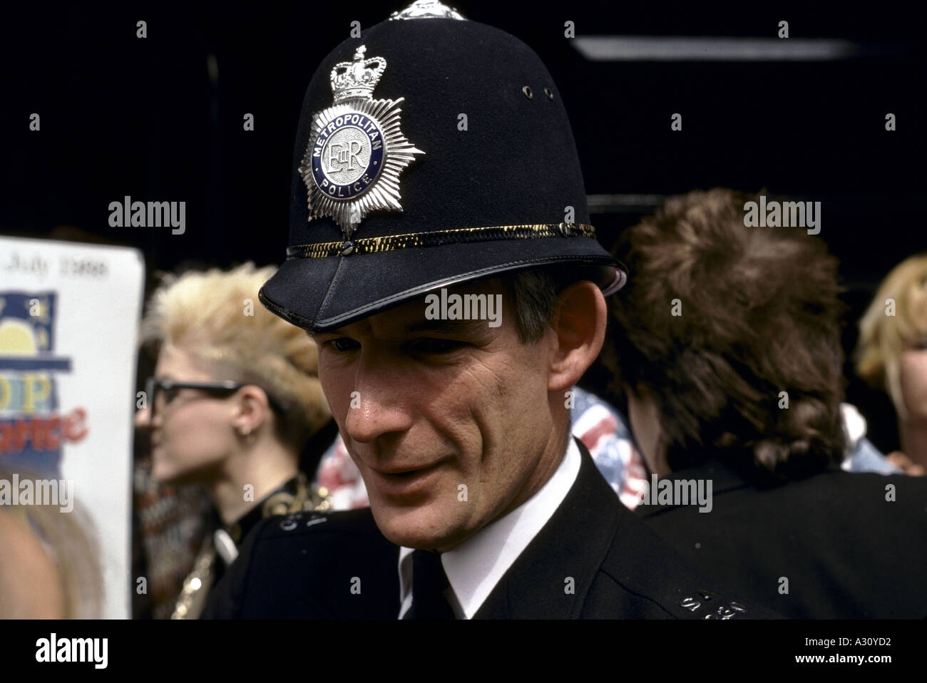 London policeman hi-res stock photography and images - Alamy