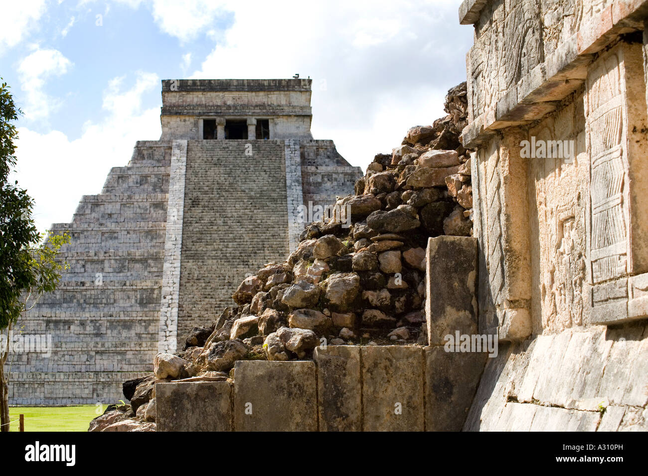 El Castillo the large Pyramid at the ruined Mayan city of Chichen Itza ...