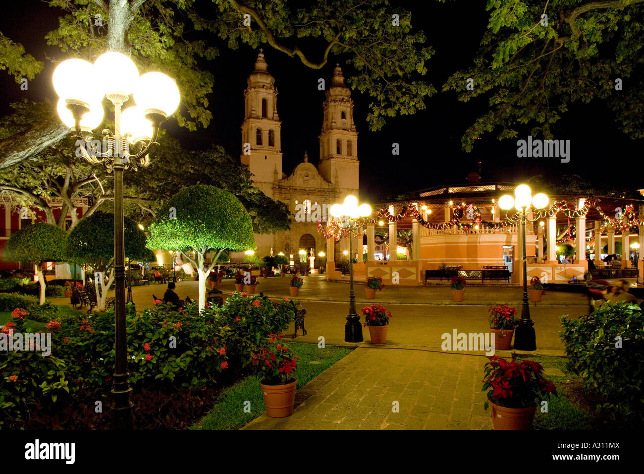 Campeche mexico parque principal hi-res stock photography and images ...