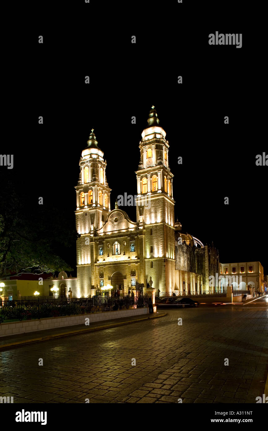 Campeche mexico parque principal hi-res stock photography and images ...