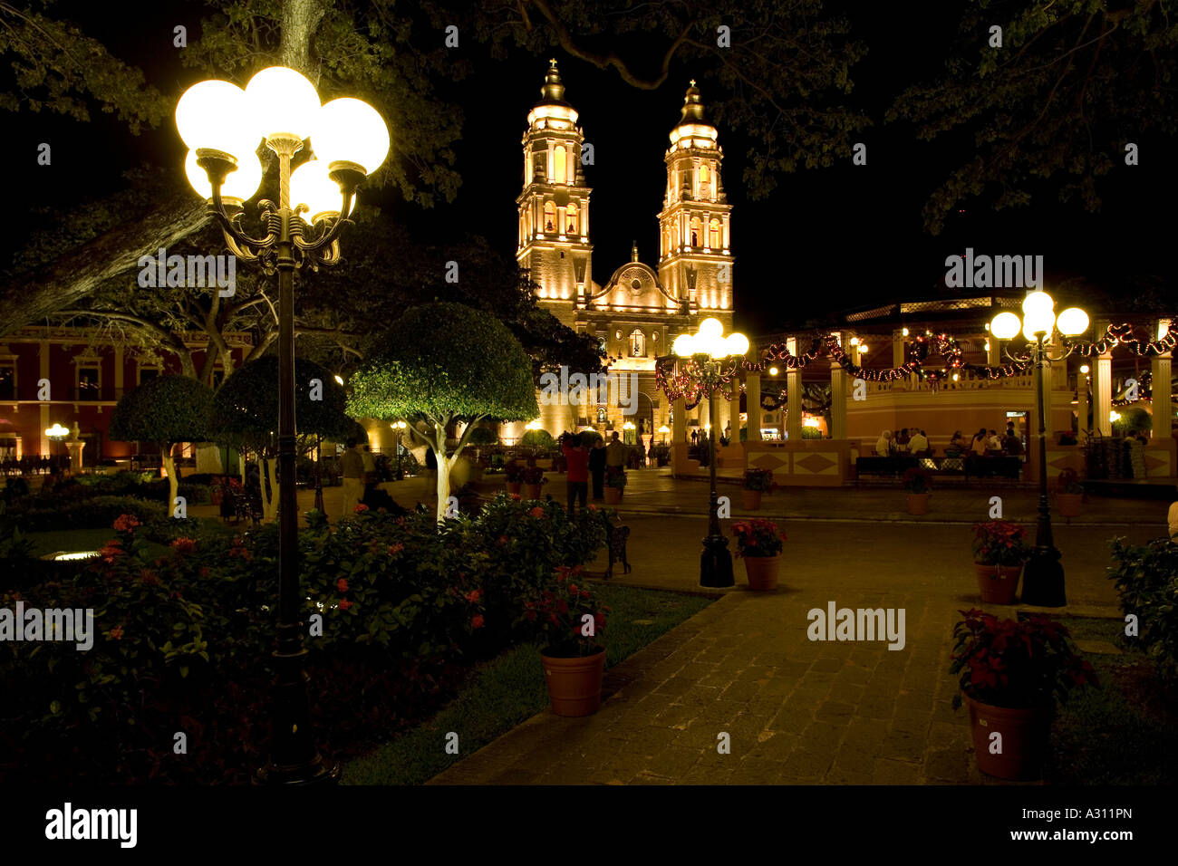 The Parque Principal Main Square and Cathedral at night in Campeche ...