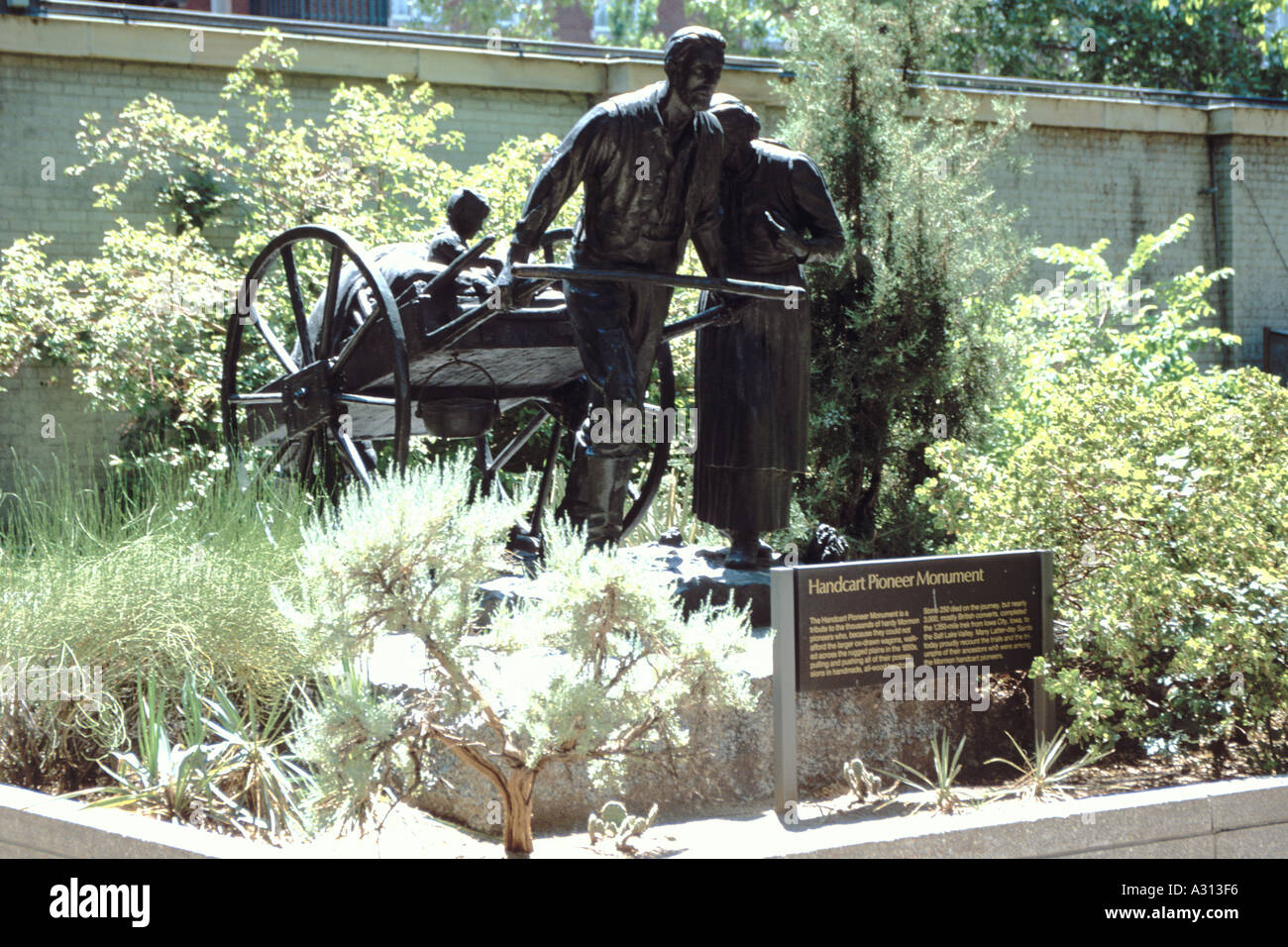 Mormon pioneer handcart hi-res stock photography and images - Alamy