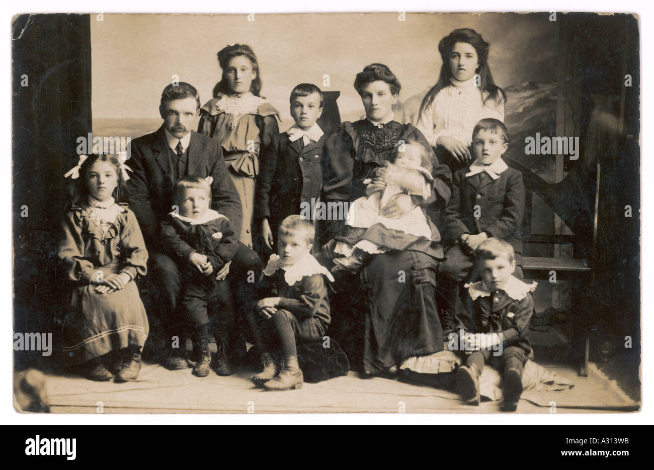 Family With 9 Children Stock Photo - Alamy