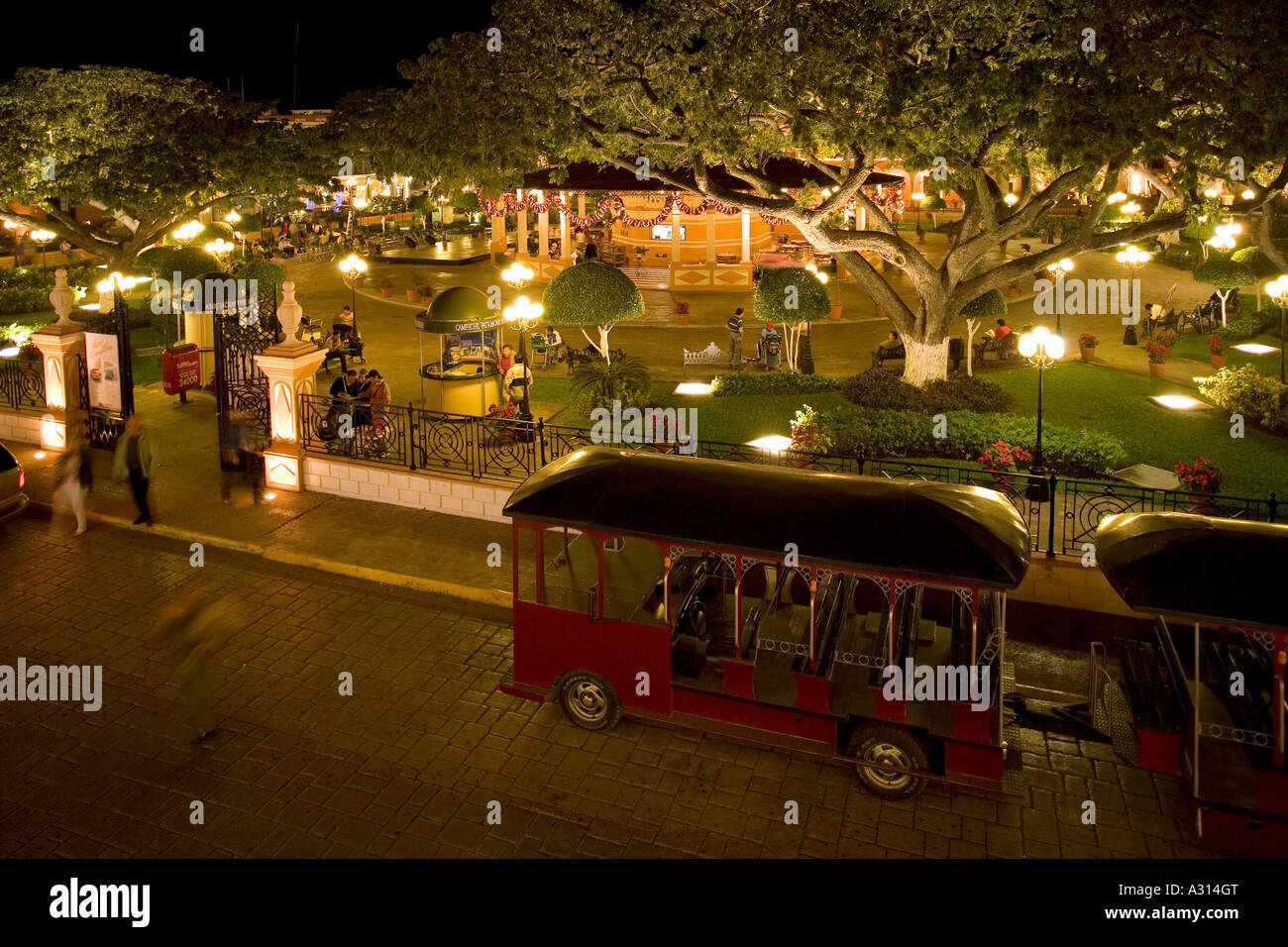 Campeche mexico parque principal hi-res stock photography and images ...