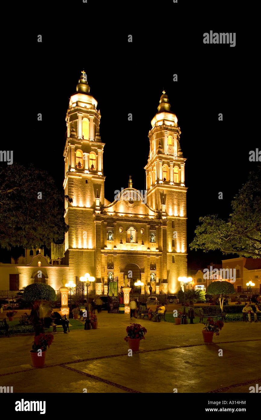 Campeche mexico parque principal hi-res stock photography and images ...