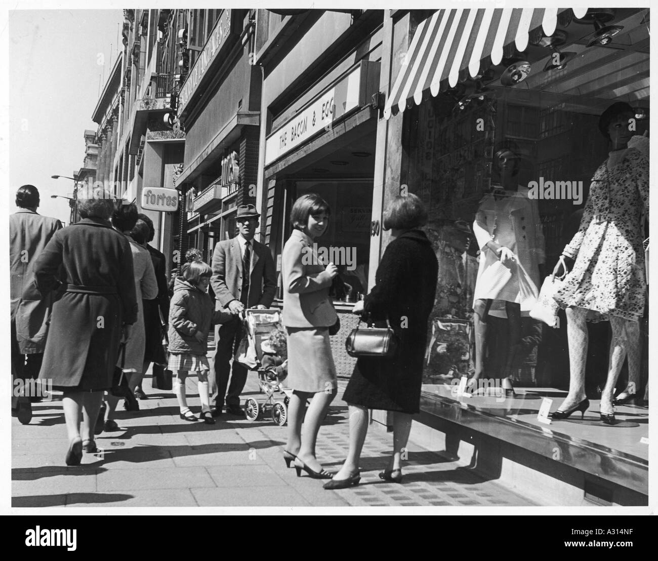 1960s oxford street hi-res stock photography and images - Alamy