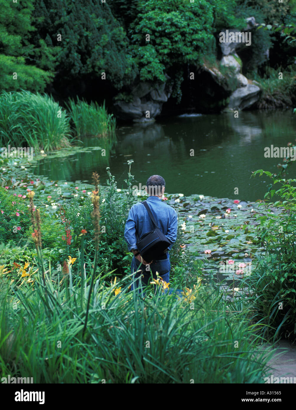 Man garden france hi-res stock photography and images - Alamy