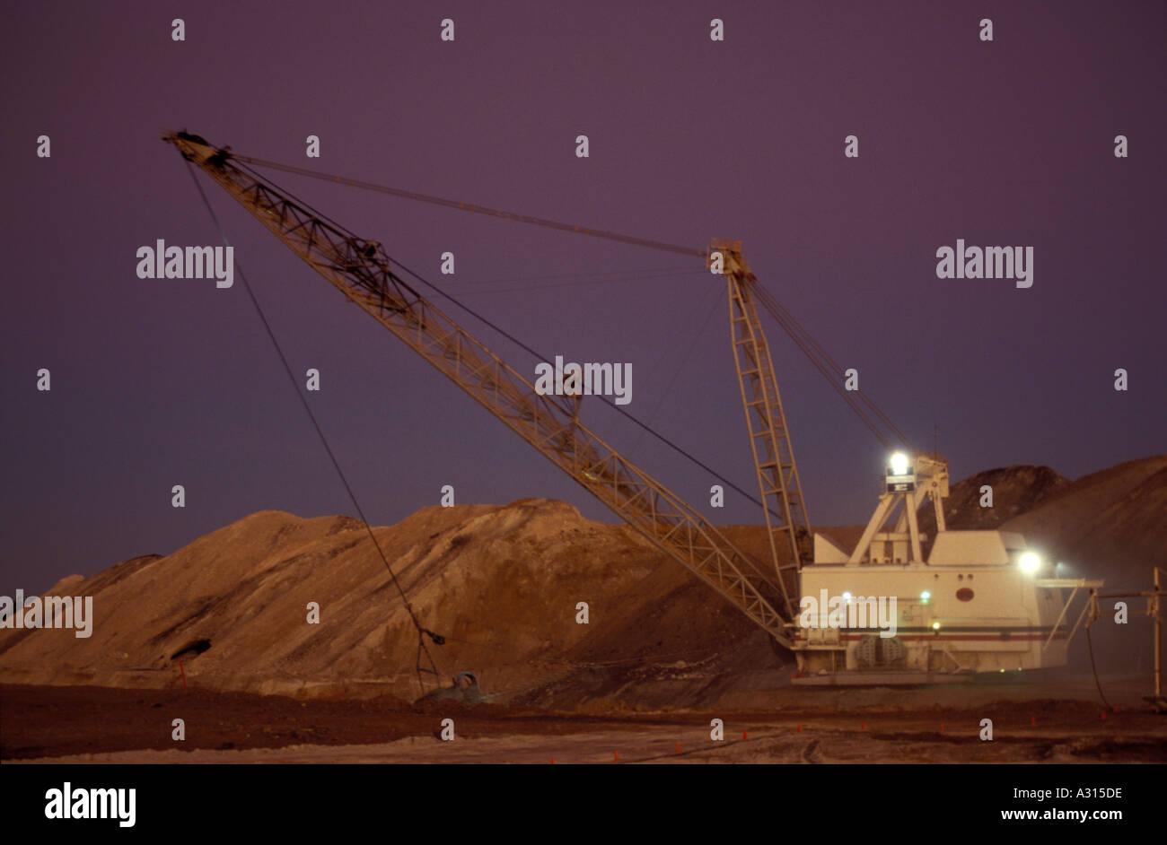 Silhouette dragline hi-res stock photography and images - Alamy