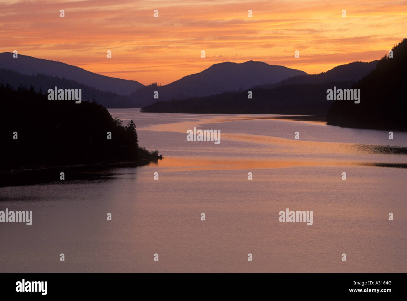 Sunset over Spada Lake in the Cascade Mountain Range, Washington, USA ...