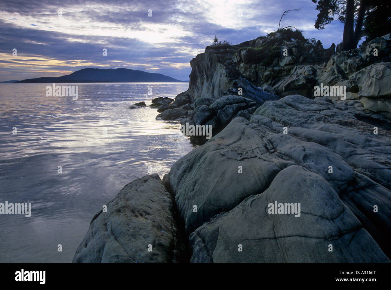 Sunset over Samish Bay in Larrabee State Park, Washington, USA Stock ...