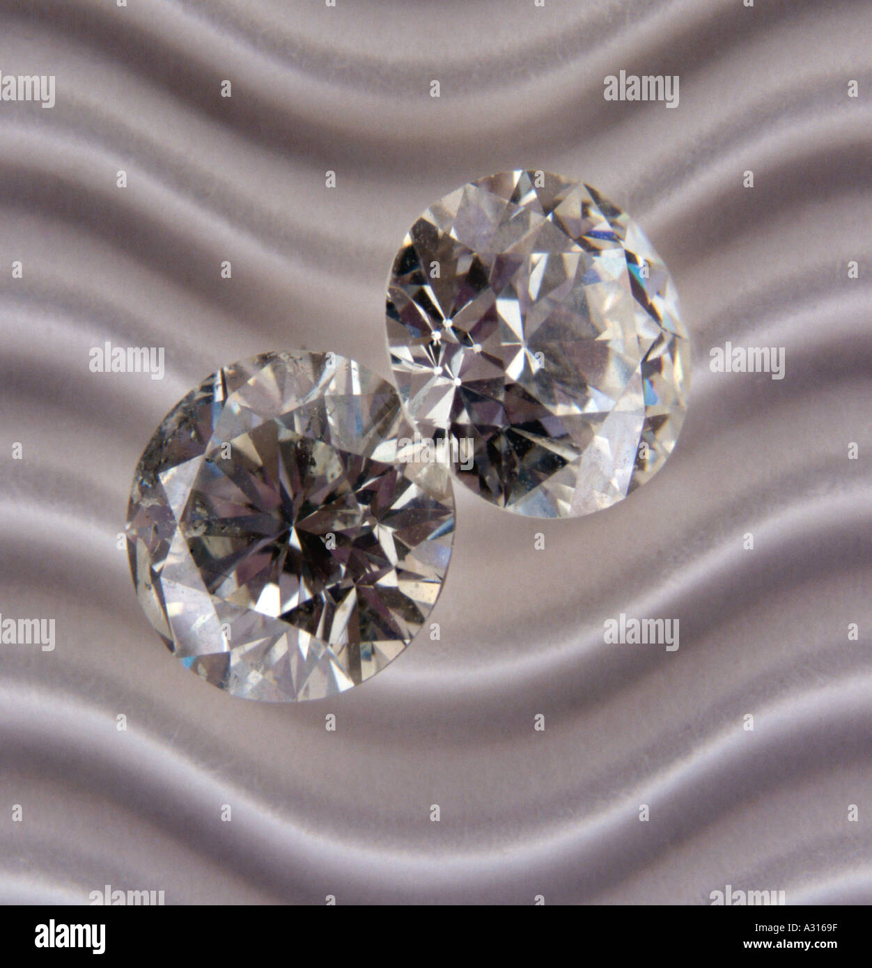 Pair of diamonds hi-res stock photography and images - Alamy