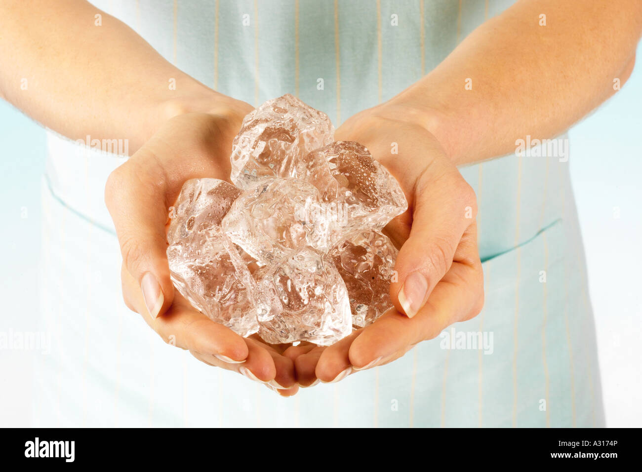 Hands holding ice cubes hi-res stock photography and images - Alamy