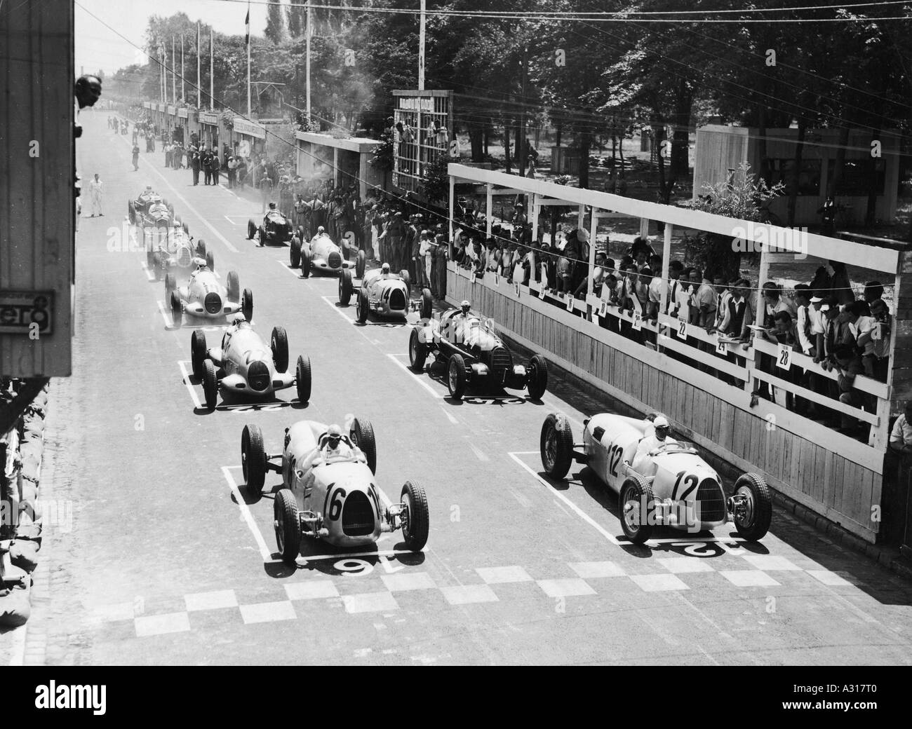 1930s grand prix motor racing hi-res stock photography and images - Alamy