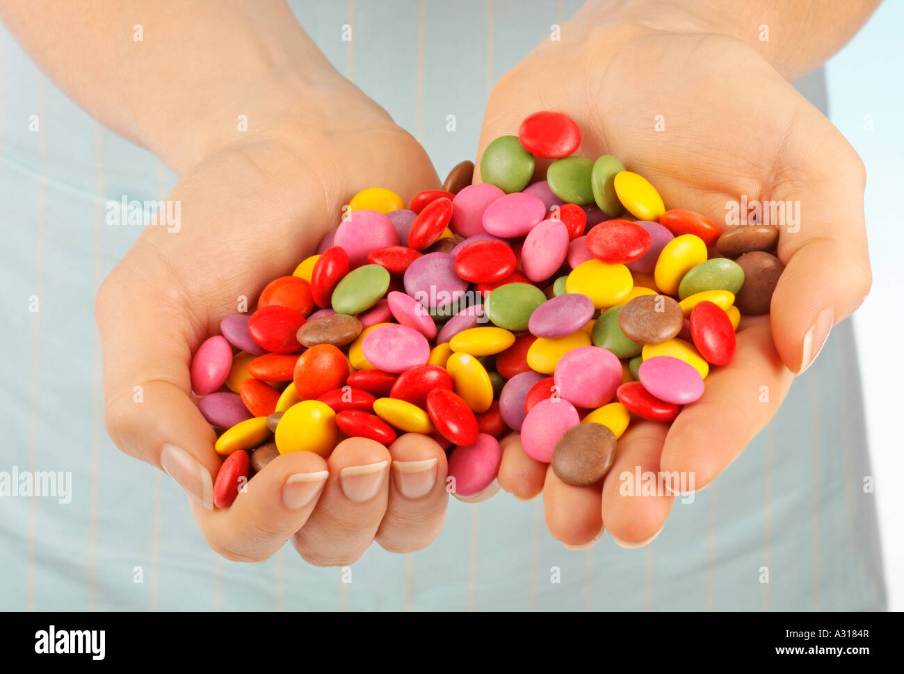 WOMAN HOLDING SMARTIES / M&M'S Stock Photo - Alamy