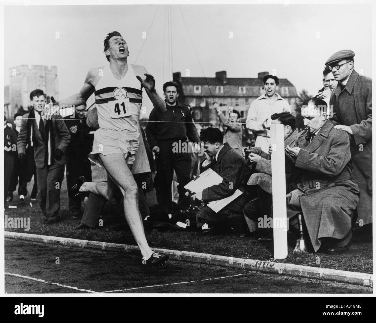 Roger bannister 1954 Black and White Stock Photos & Images - Alamy