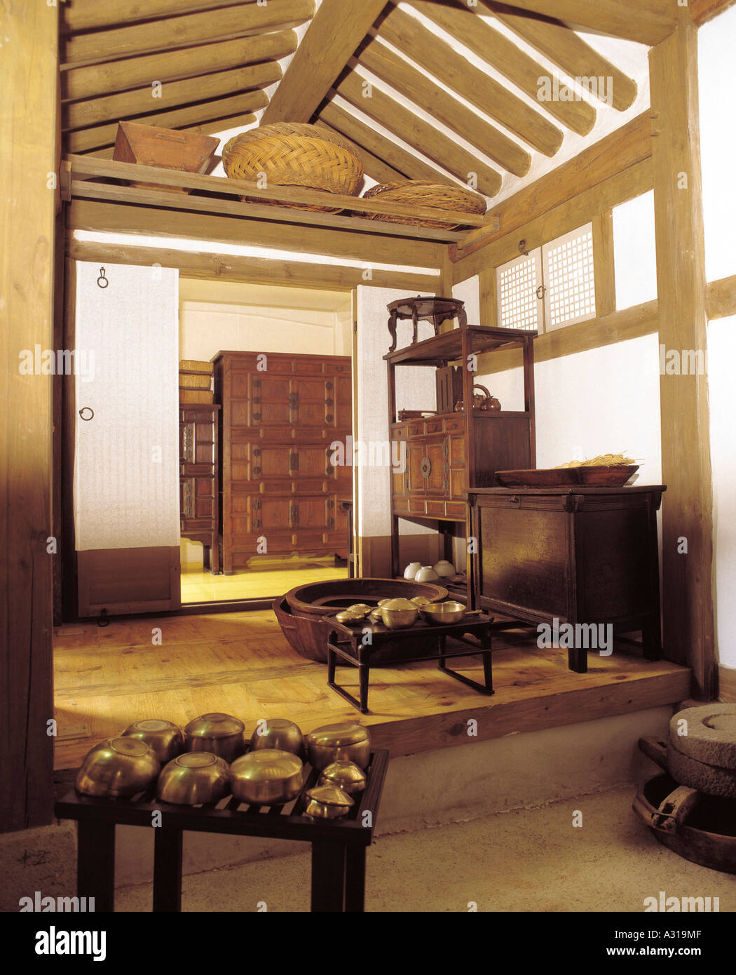 Traditional korean rice chest hi-res stock photography and images - Alamy