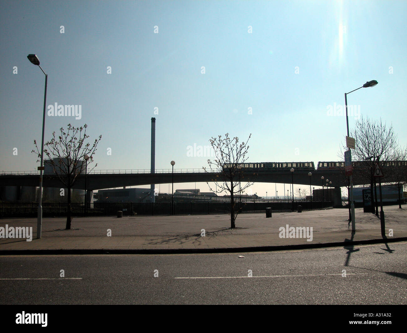 Docklands light railway viaduct hi-res stock photography and images - Alamy
