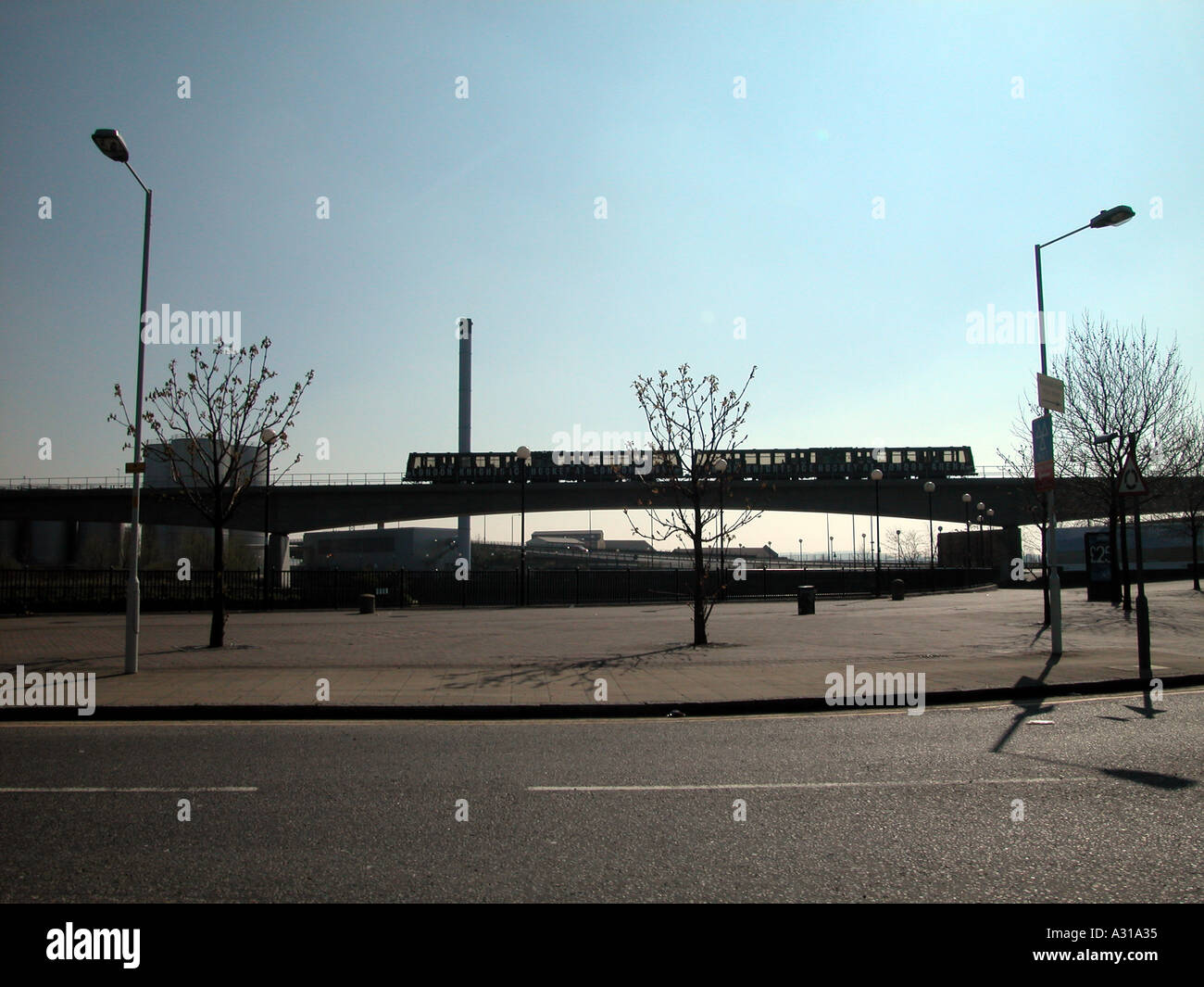 Docklands light railway viaduct hi-res stock photography and images - Alamy