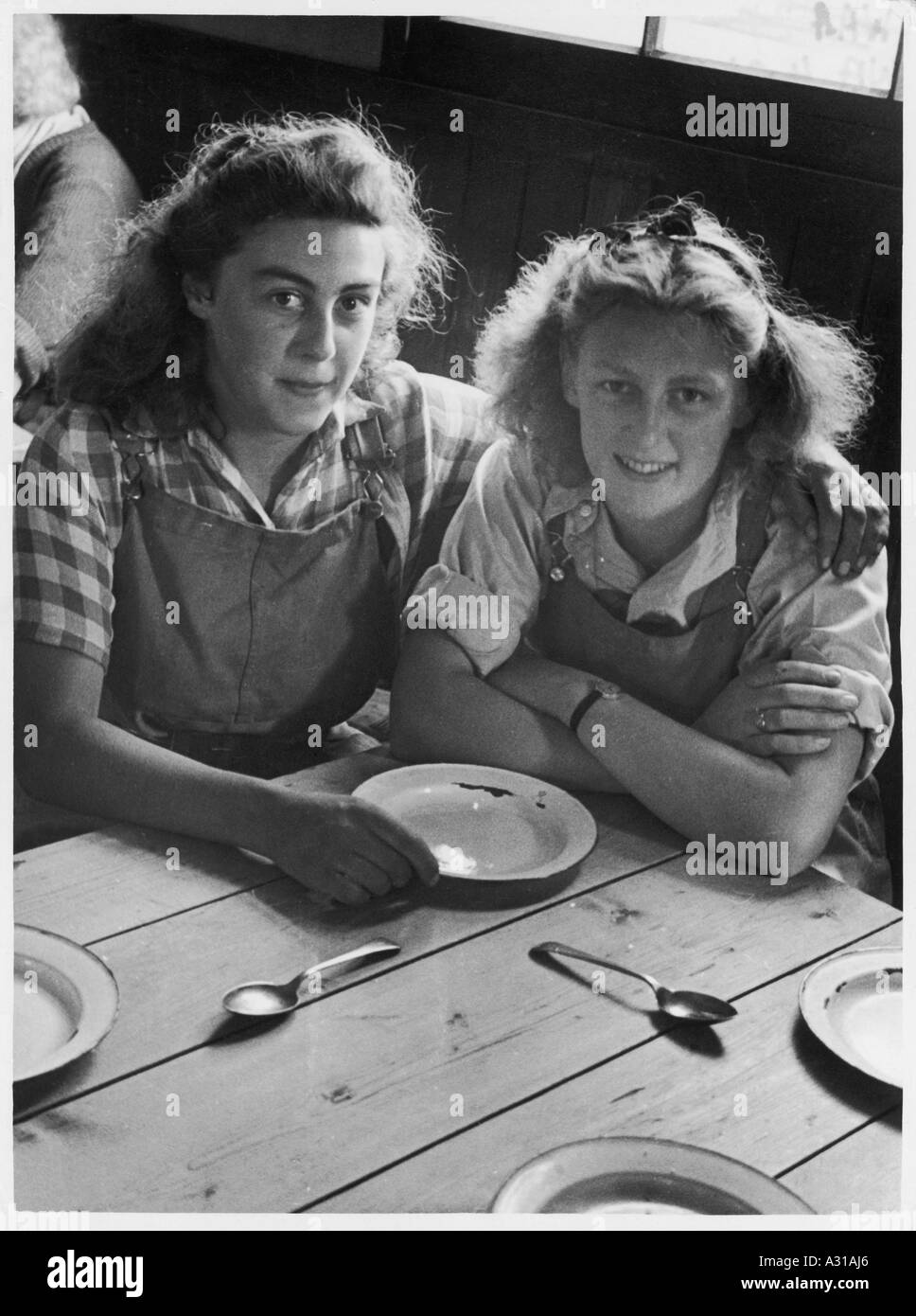 Land Girls At Table Stock Photo - Alamy