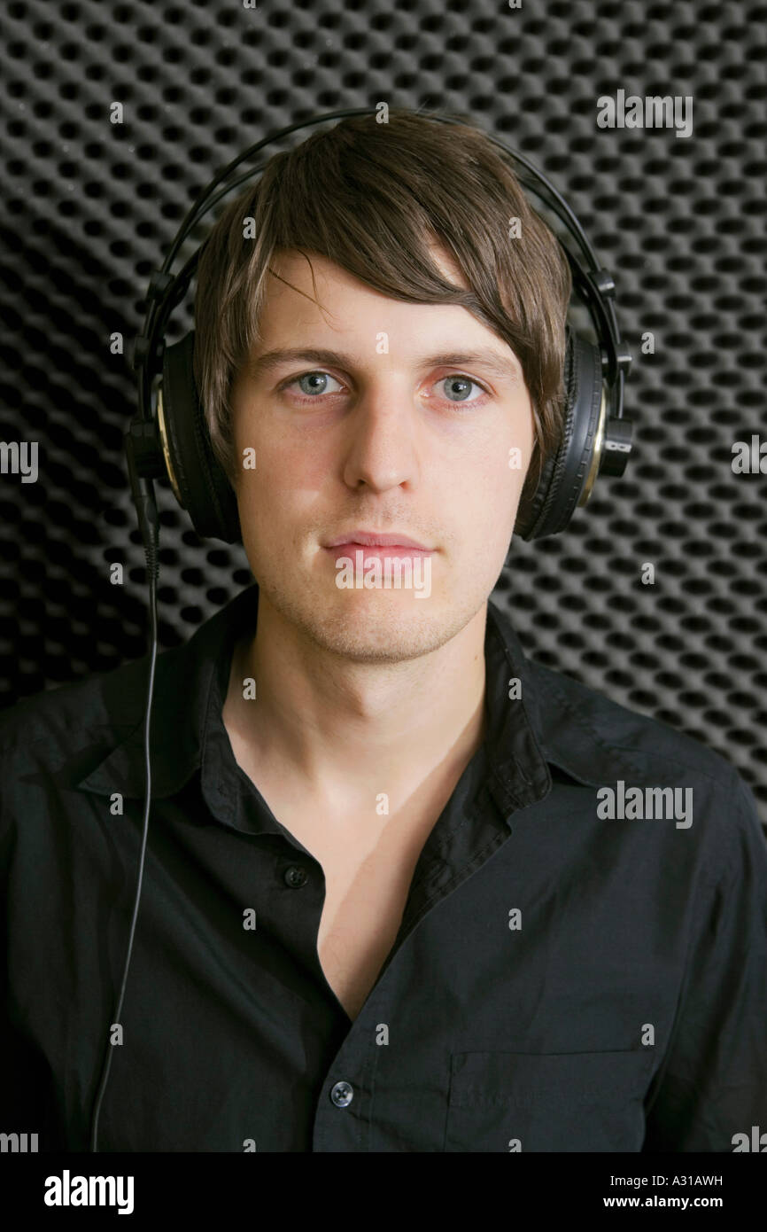 Man wearing headphones in sound recording studio Stock Photo - Alamy