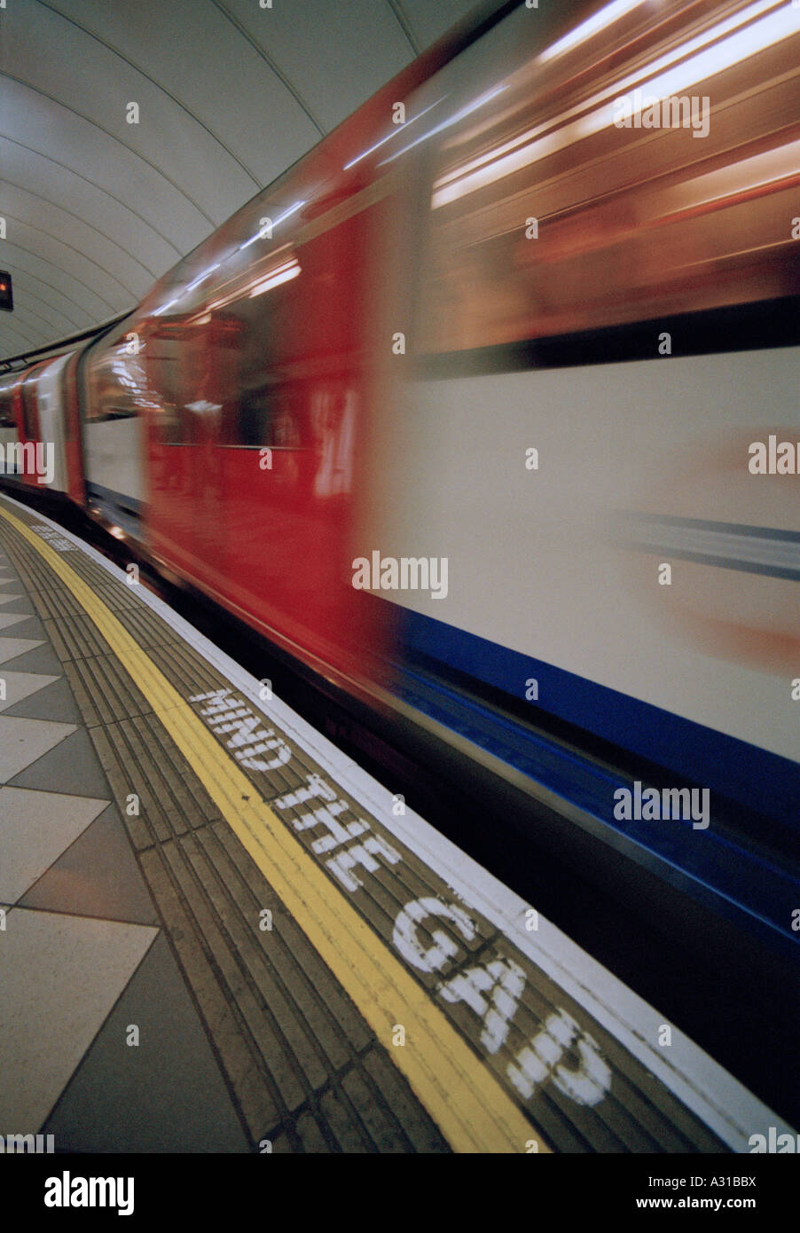 London underground tube hi-res stock photography and images - Alamy