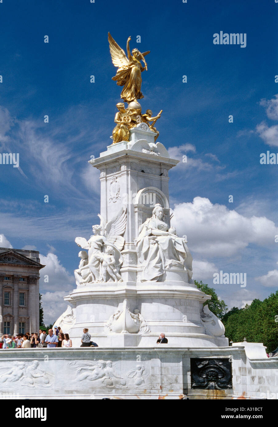 Queen Victoria Memorial Buckingham Palace London England Stock Photo - Alamy