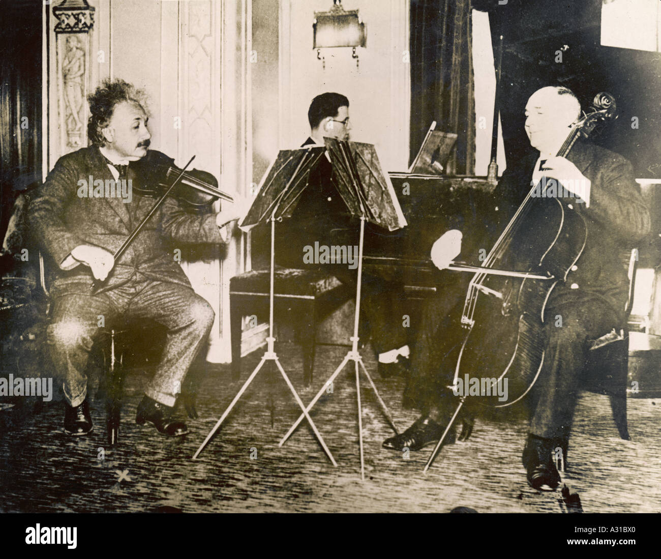 Einstein Plays Violin Stock Photo - Alamy