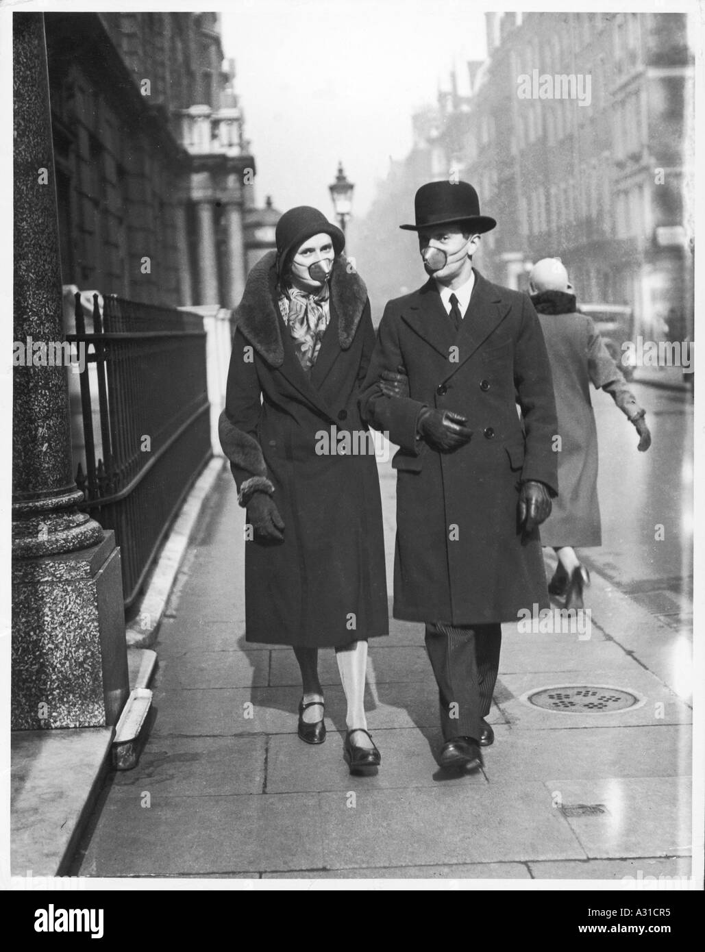 Couple mask 1920s hi-res stock photography and images - Alamy