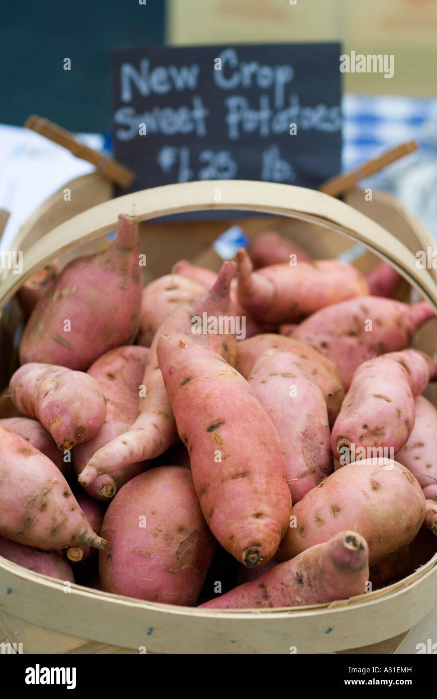 Purple sweet potato market stall hi-res stock photography and images ...