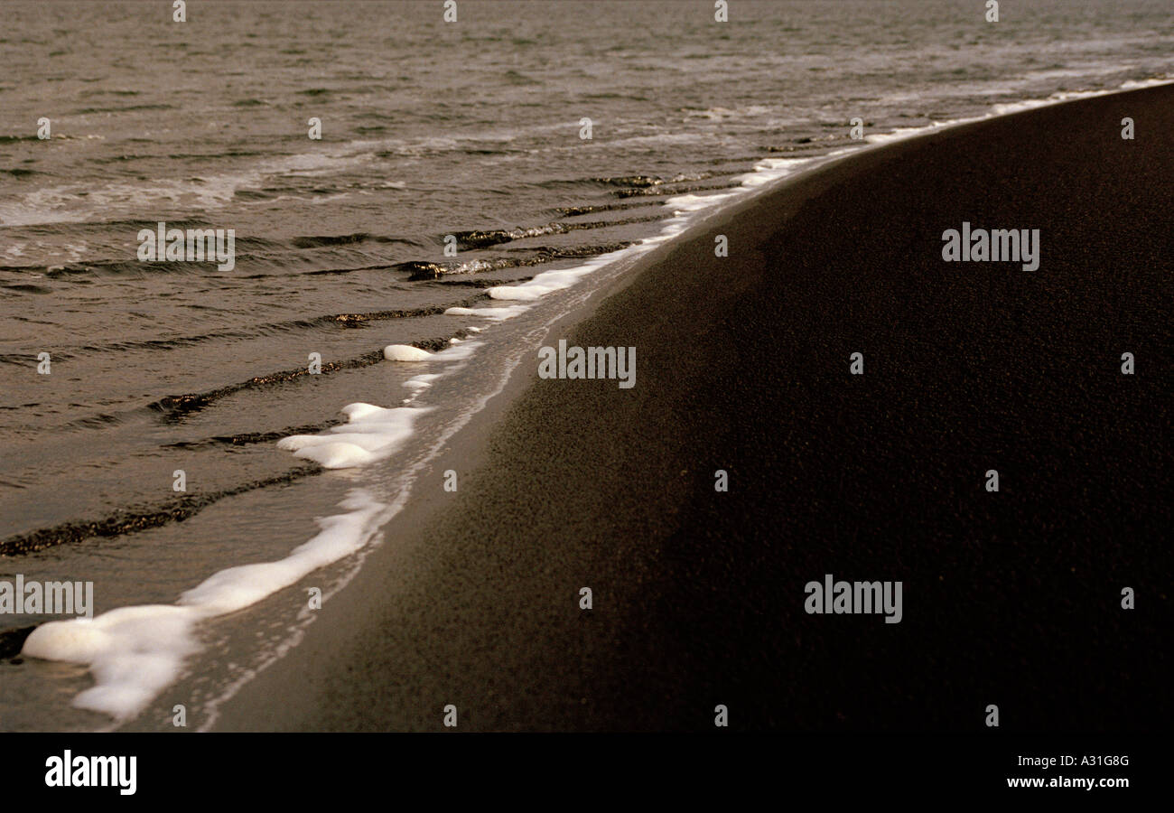 Half waves half sand hi-res stock photography and images - Alamy