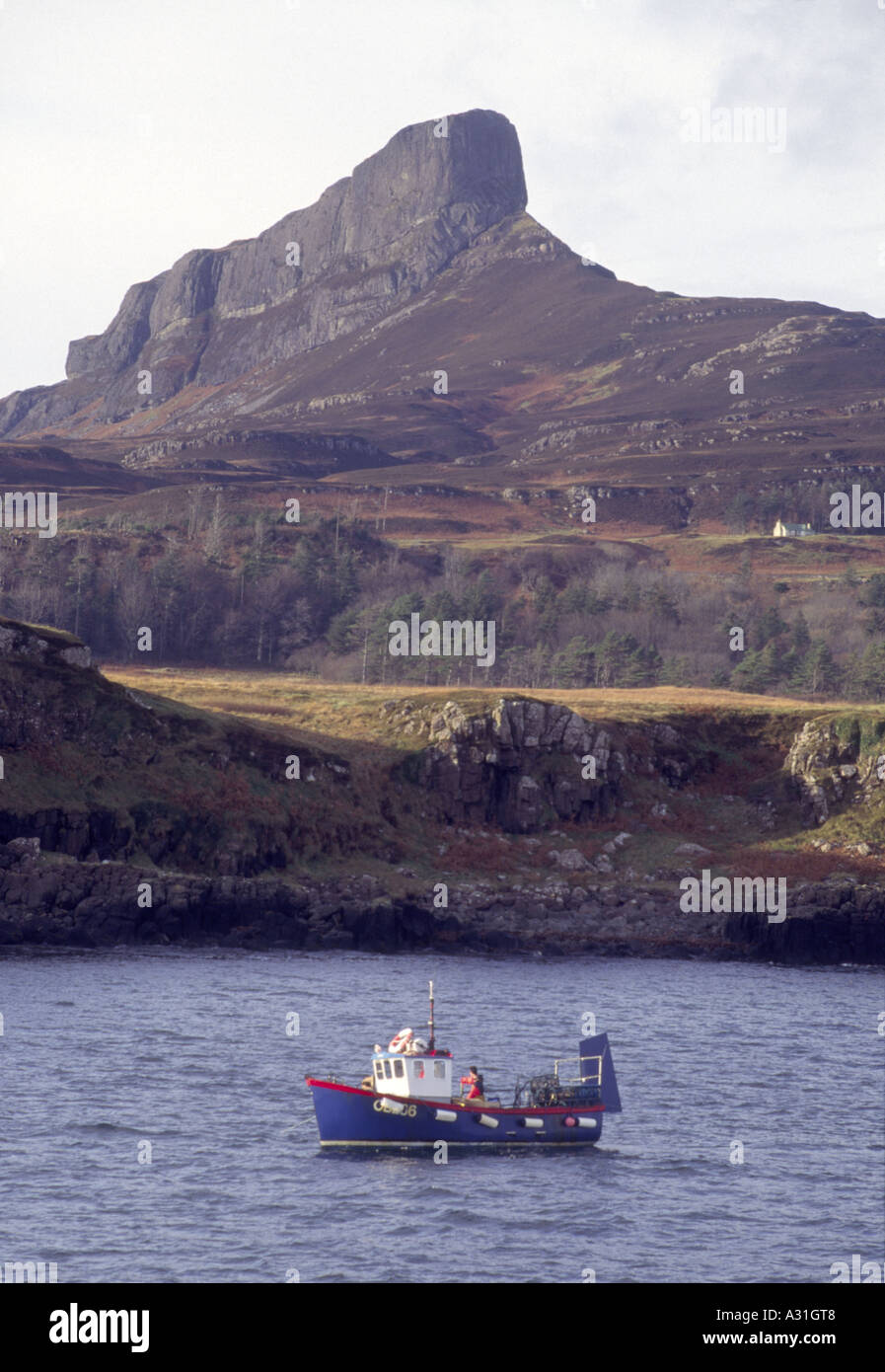 Mallaig to eigg ferry hi-res stock photography and images - Alamy