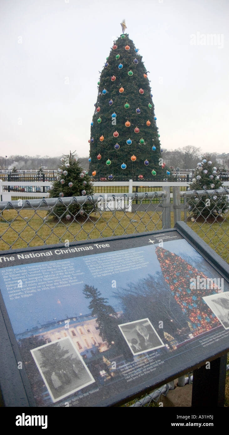 Christmas tree for tourists on the Ellipse in front of the White House ...