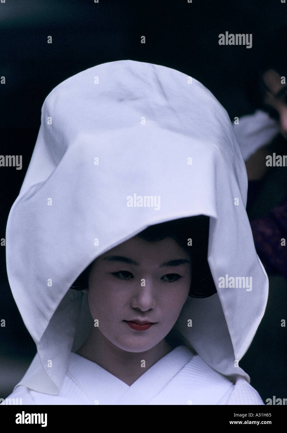 bride at a traditional wedding in japan Stock Photo - Alamy