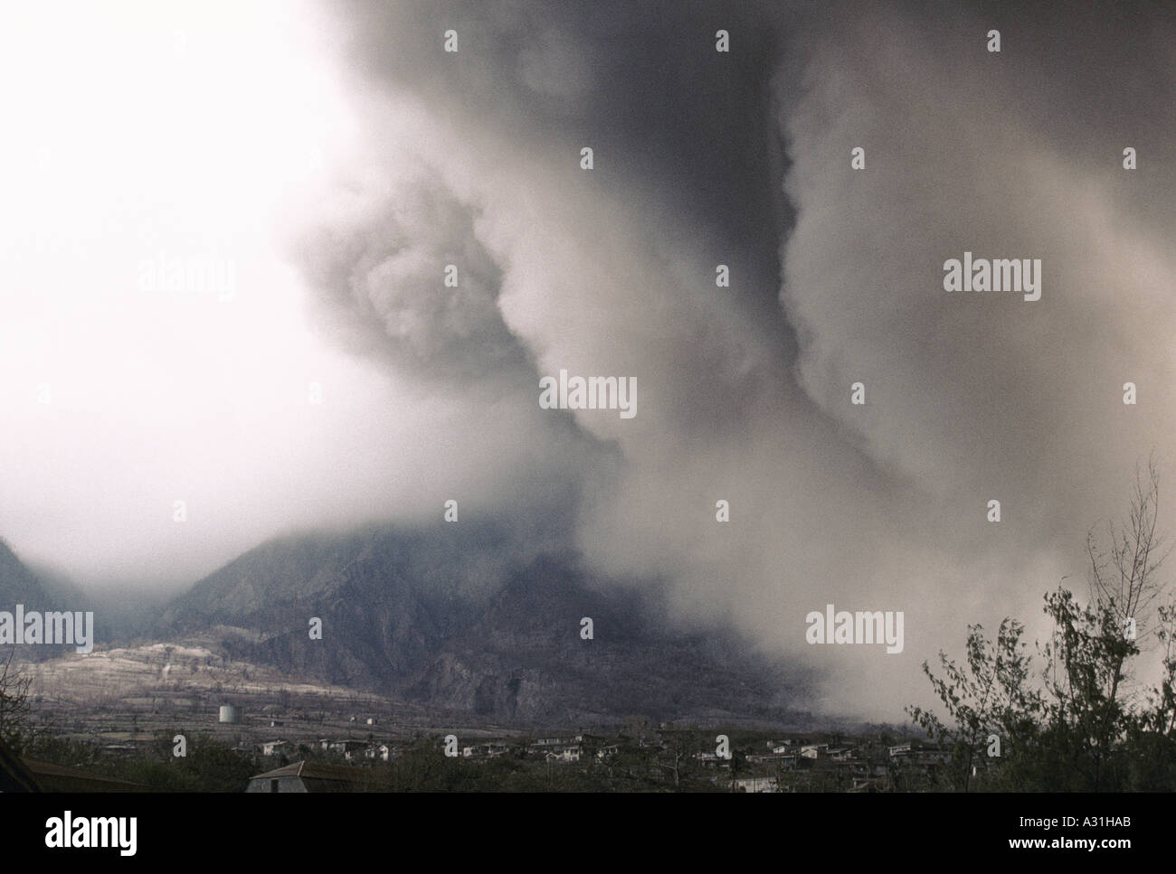 montserrat volcano eruption 1997 Stock Photo - Alamy