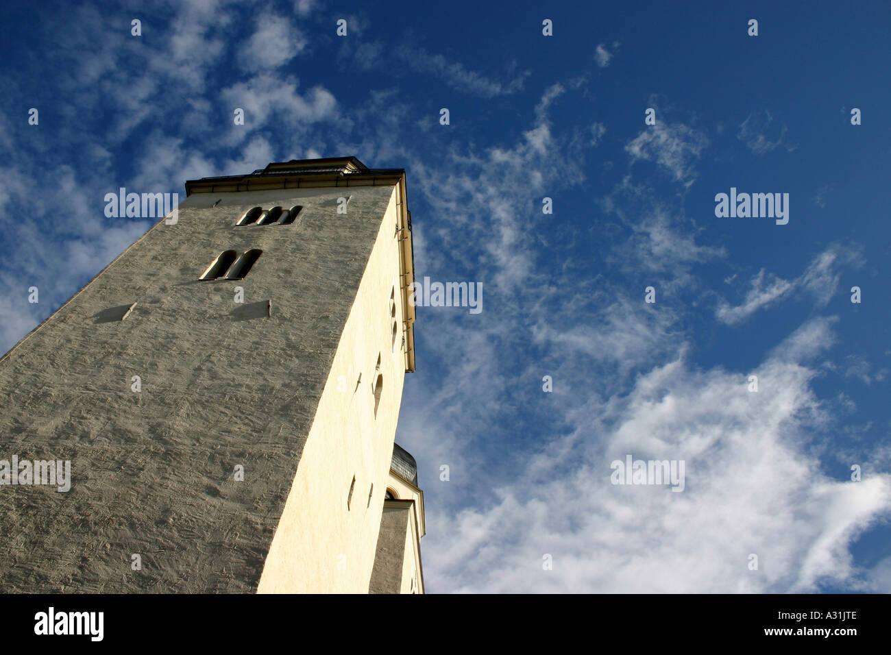 Building exterior low angle view hi-res stock photography and images ...