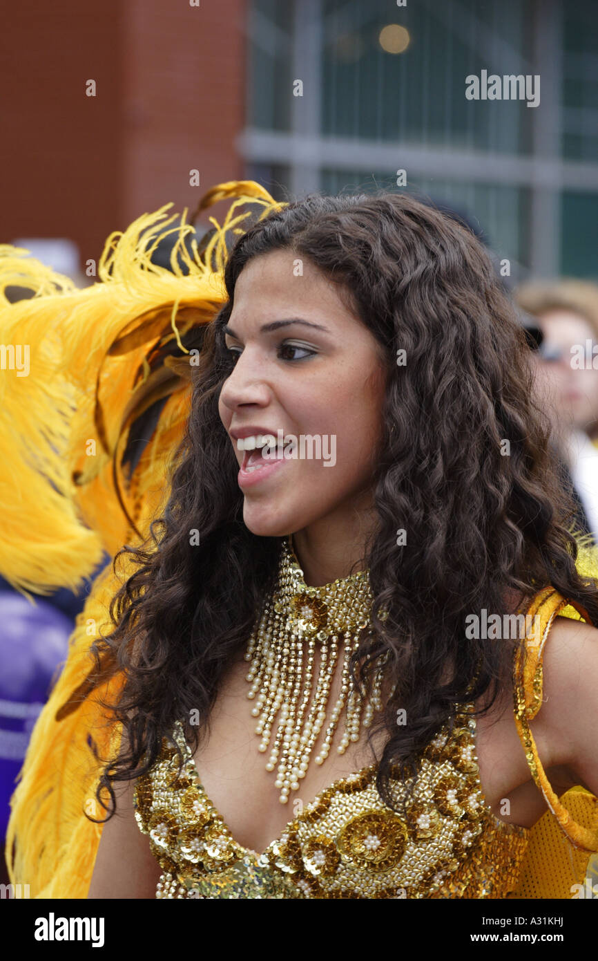 Brazilian girl in carnival costume Stock Photo - Alamy
