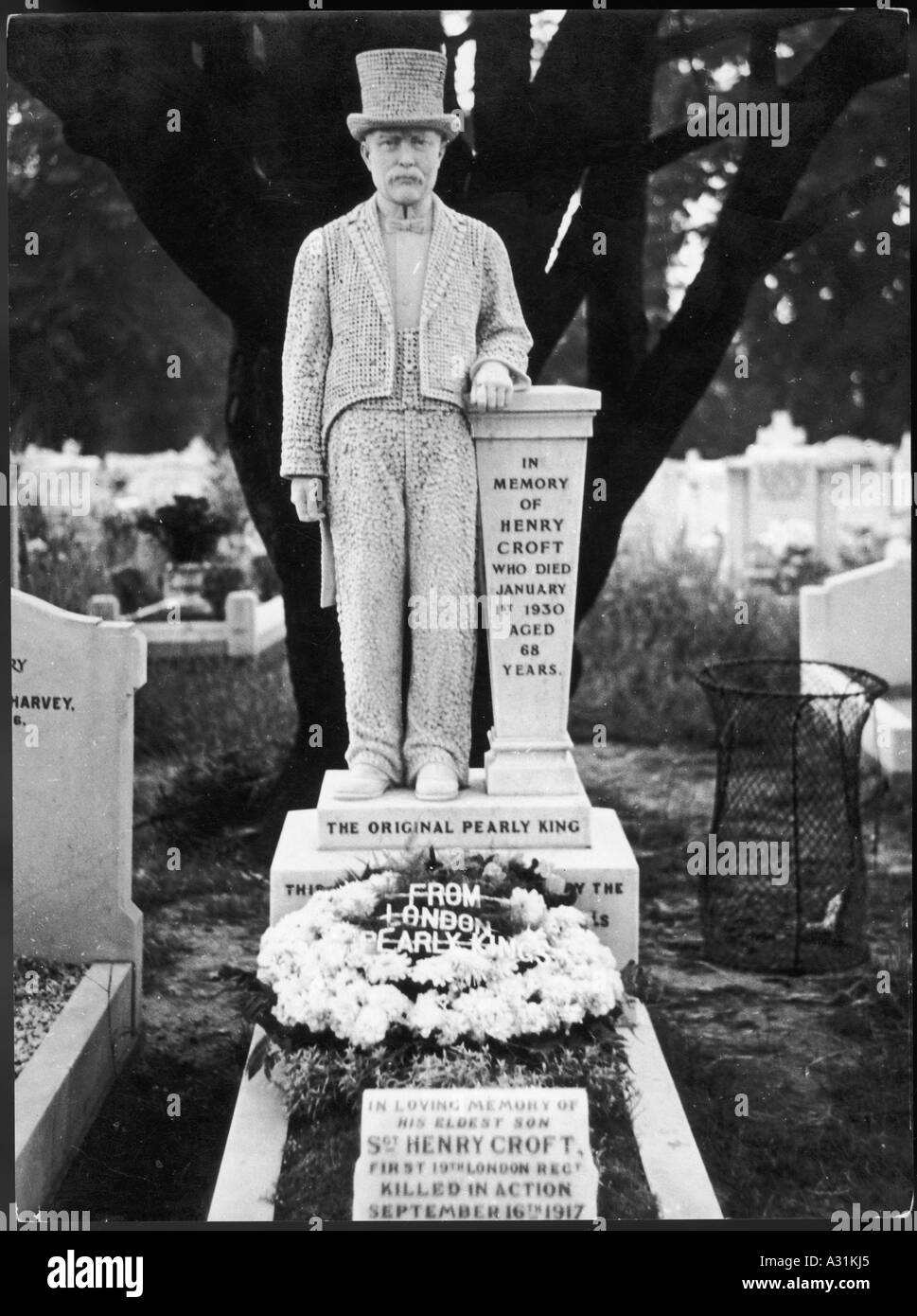 Henry croft pearly king Black and White Stock Photos & Images - Alamy