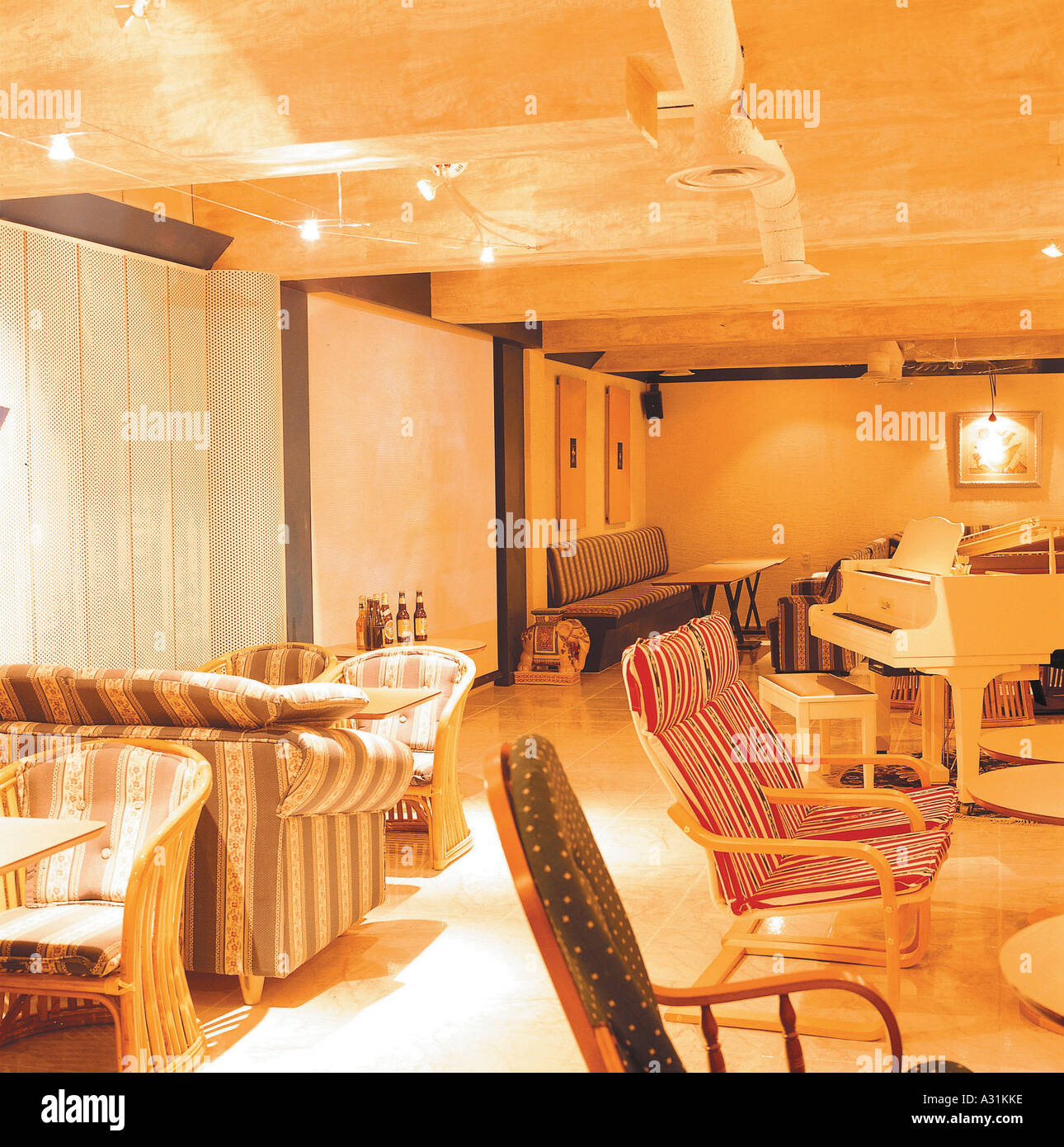 Cafe activity hi-res stock photography and images - Alamy