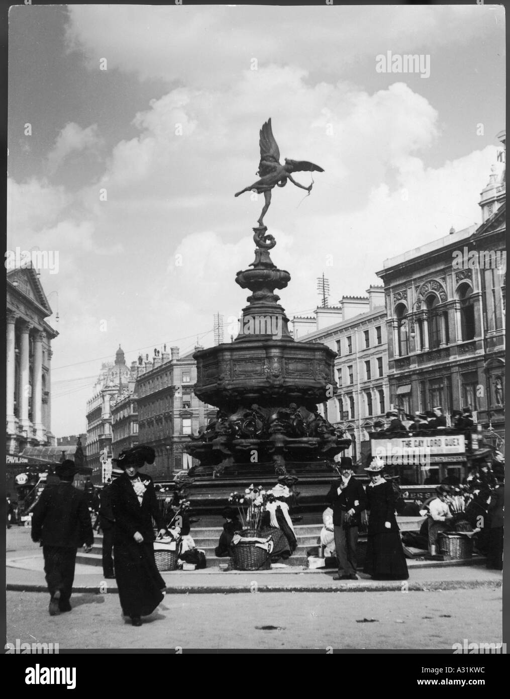 Piccadilly circus statue of eros hi-res stock photography and images ...