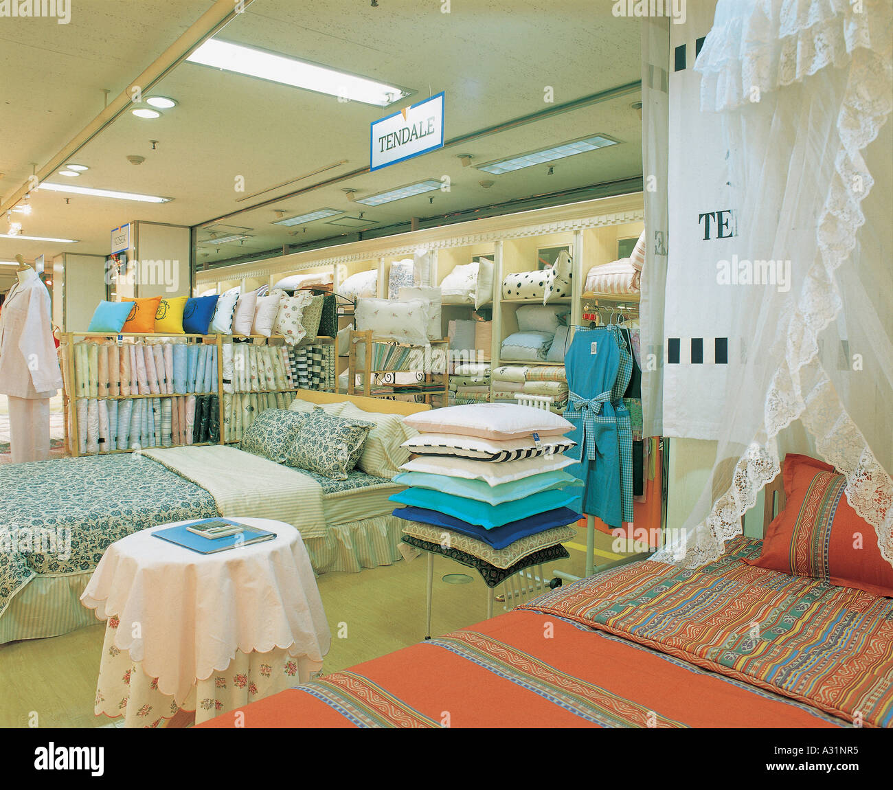 Store retail place floor hi-res stock photography and images - Alamy